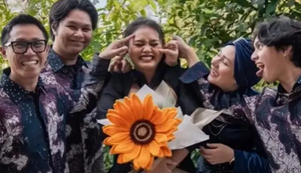 20 Rekomendasi Lagu Inggris Romantis untuk Crush yang Cuek, Kode Keras ...