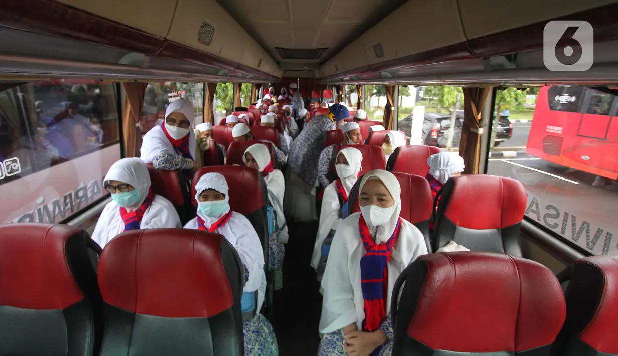 FOTO: Persiapan Pemberangkatan Jemaah Umrah - Foto Liputan6.com