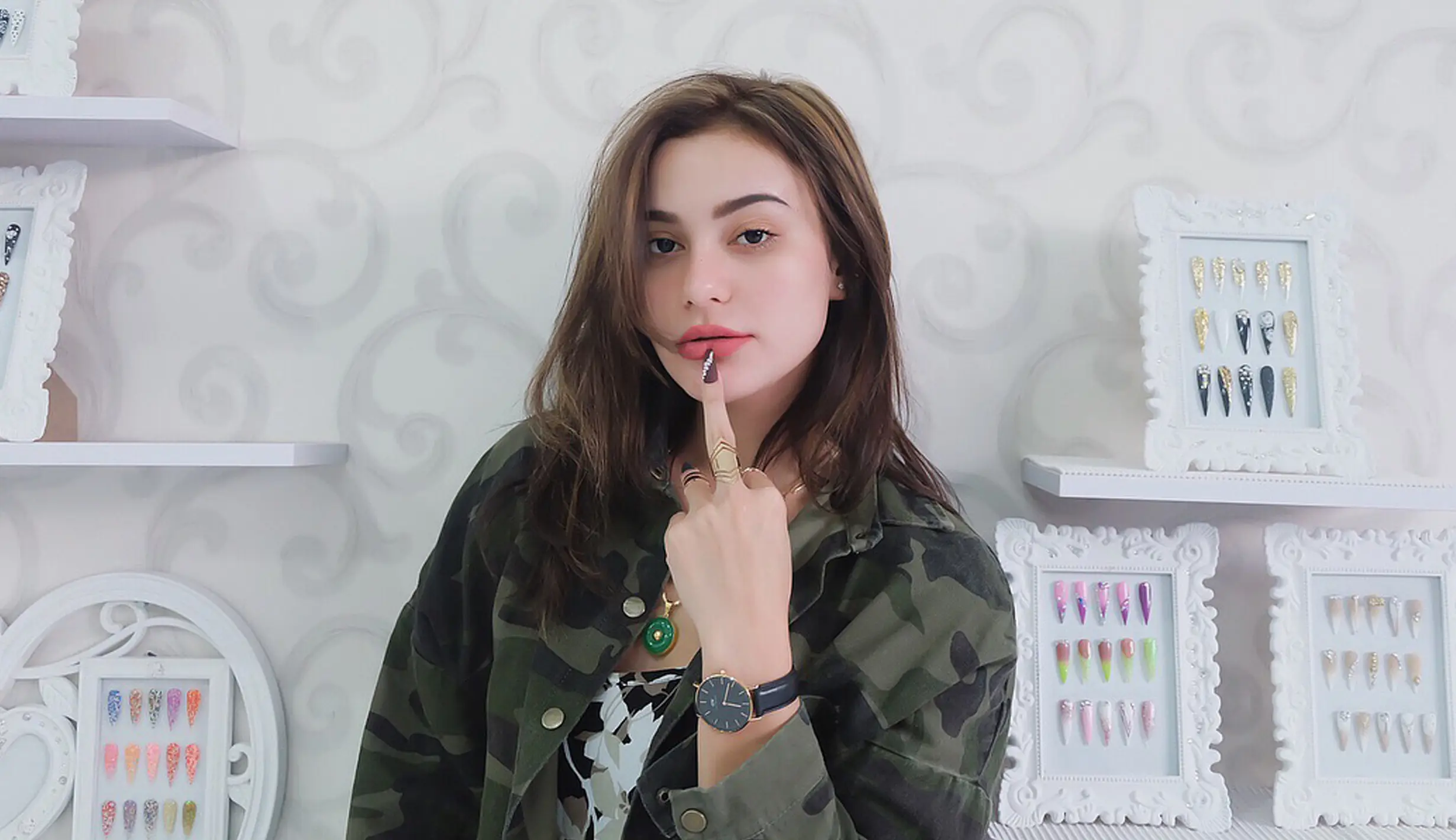 FOTO: Sosok Nora Alexandra, Model Seksi Calon Istri Jerinx SID - Foto ...
