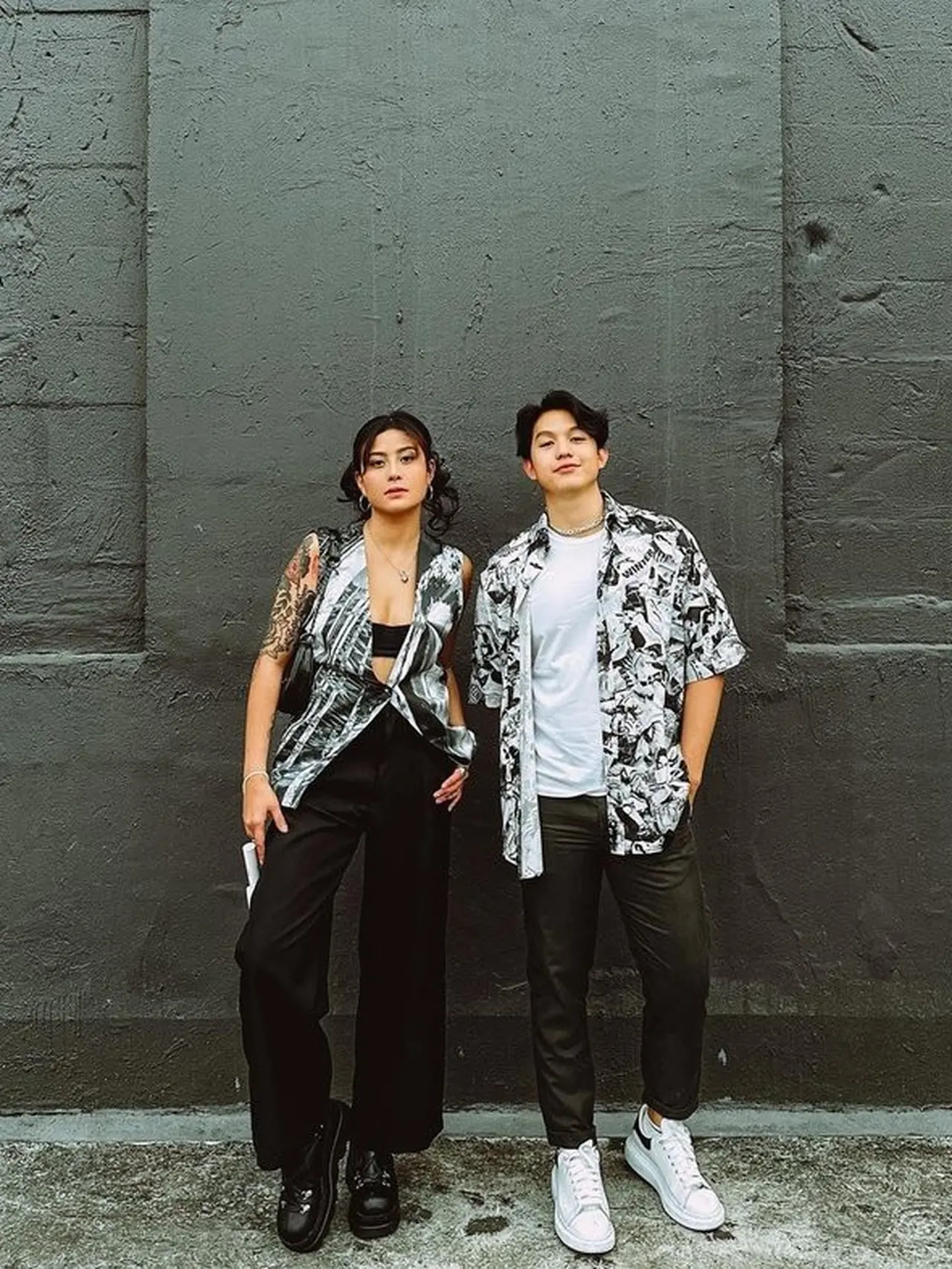 Romantis Walaupun Beda Agama, Ini 6 Potret Kebersamaan Awkarin dan ...