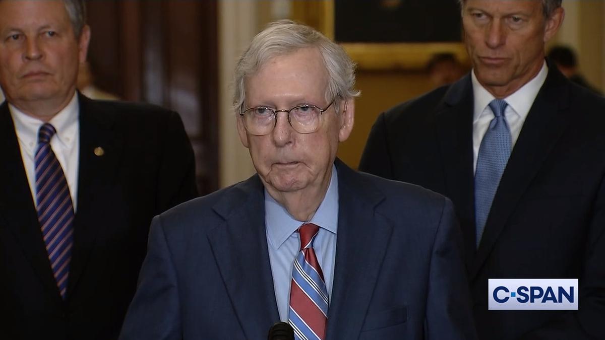 Senator AS Mitch McConnell Mendadak 'Freeze' Saat Konferensi Pers ...