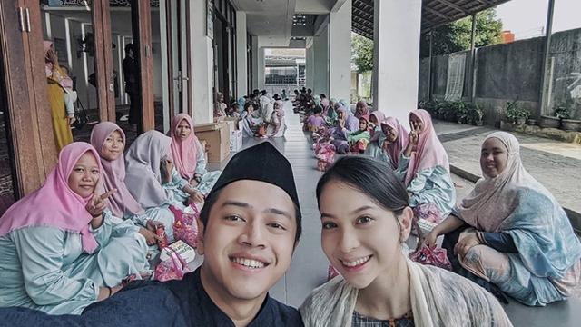 Bersiap Sambut Buah Hati, Ini 6 Potret Kebersamaan Febrian HIVI! dan Istri