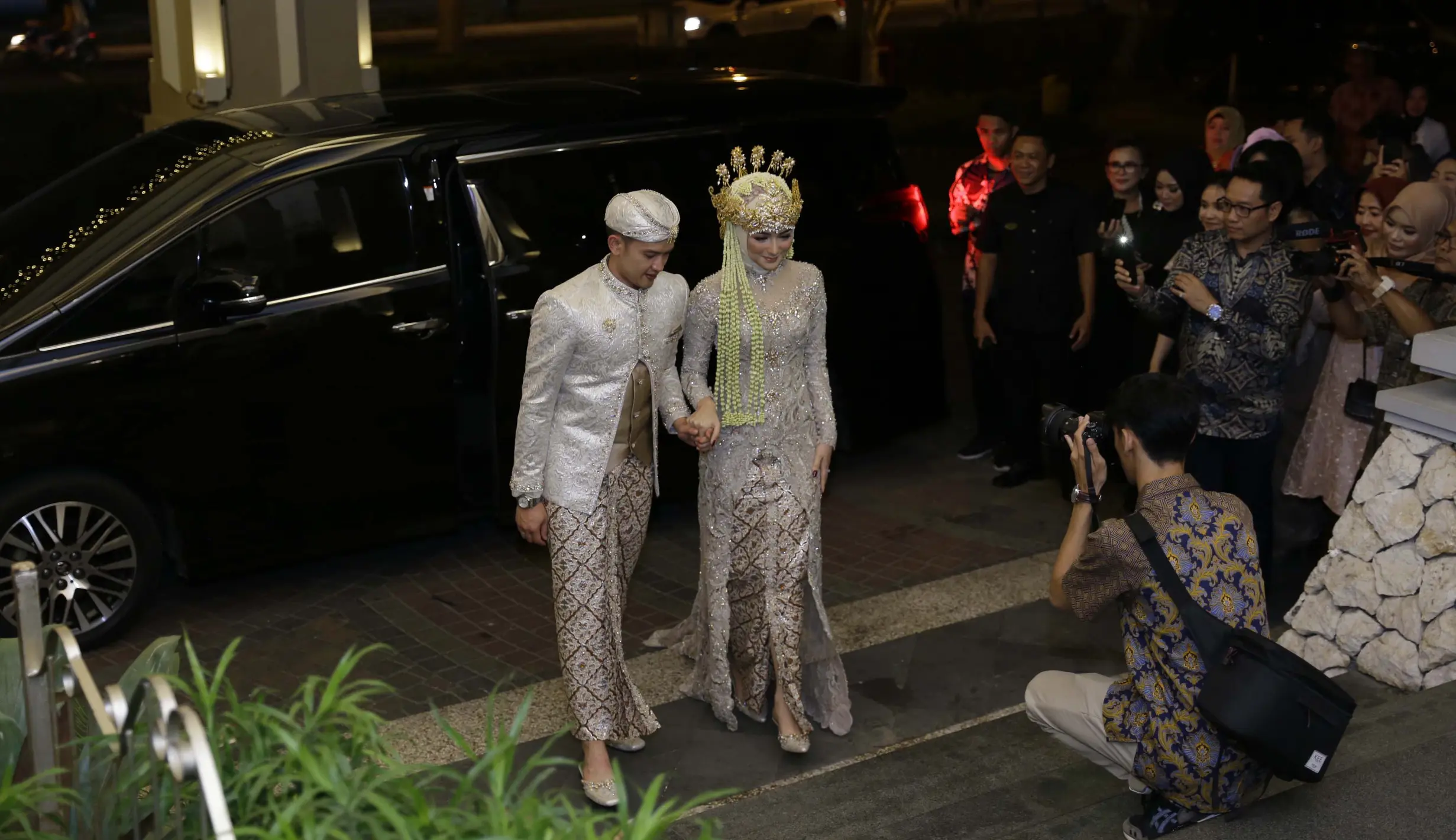 Potret Pernikahan Citra Kirana dan Rezky Aditya dengan Adat Sunda