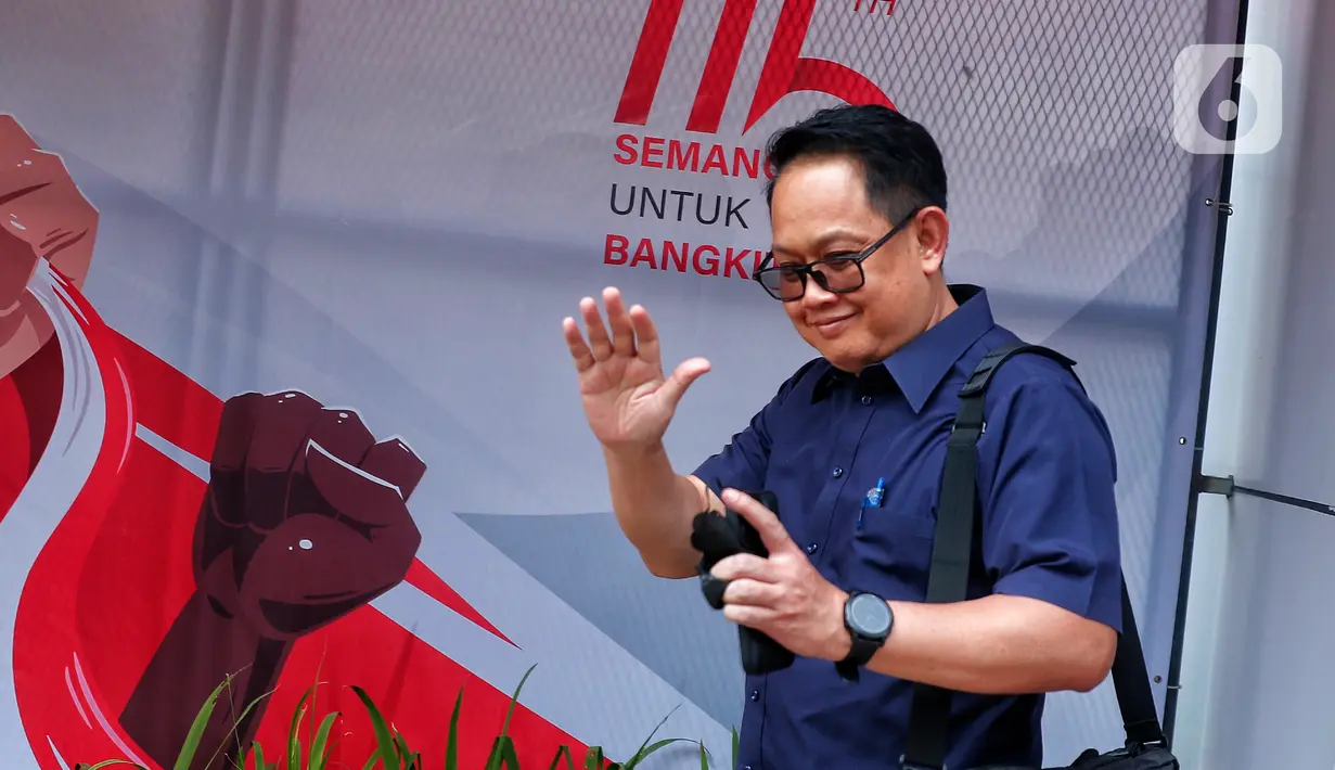 Senyum Sekda Jatim Adhy Karyono Usai Klarifikasi LHKPN di KPK - Foto Liputan6.com