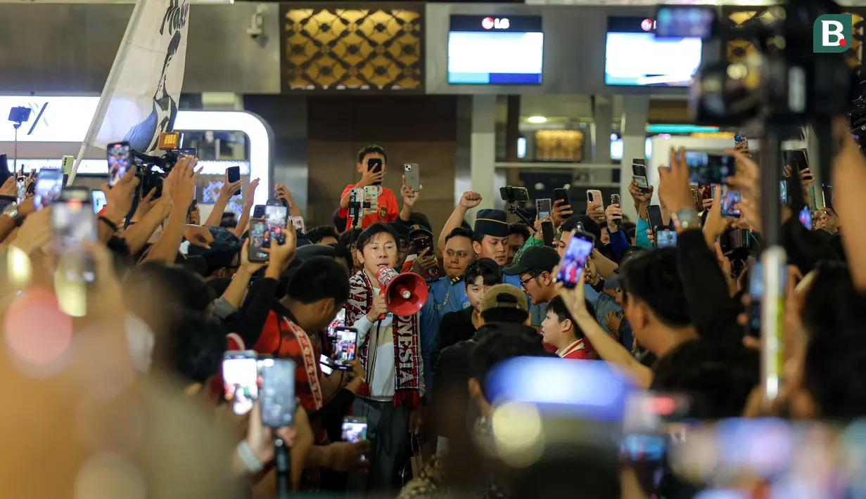 Foto: Pulang ke Korea Selatan, Shin Tae-yong Dilepas dengan Meriah oleh Masyarakat dan Suporter ...