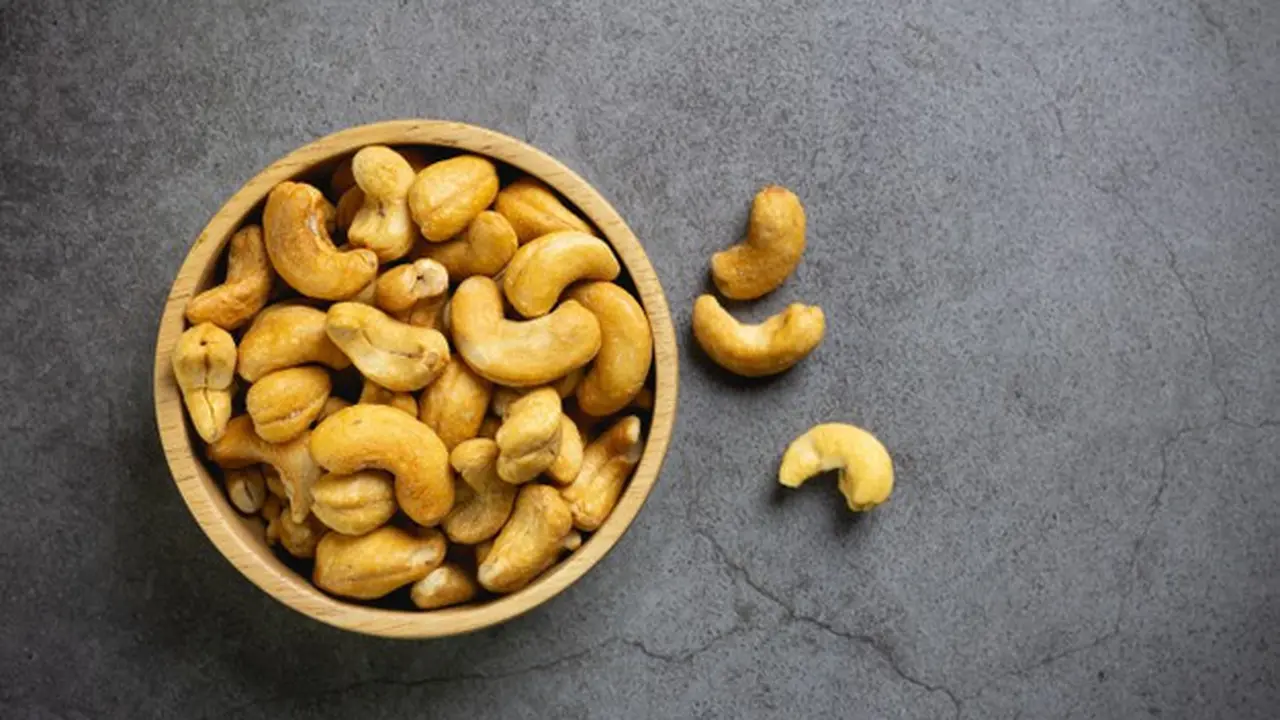 6 Manfaat Rutin Makan Kacang Mete Bagi Kesehatan yang Tak Disadari ...