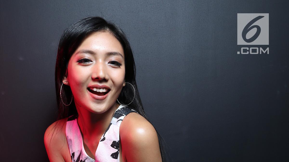 Jelang Ujian SMA, Penyanyi Dilza Dilema - ShowBiz Liputan6.com