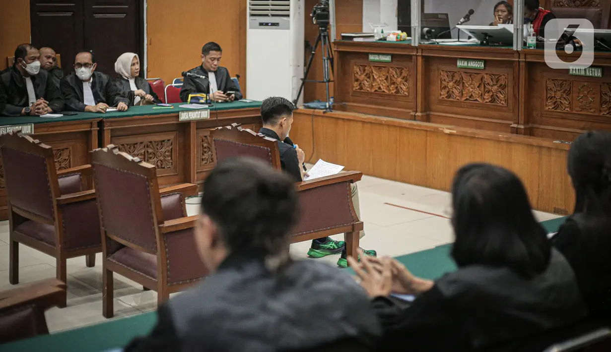 Saat Richard Eliezer Jalani Sidang Pleidoi Setelah Dituntut 12 Tahun ...