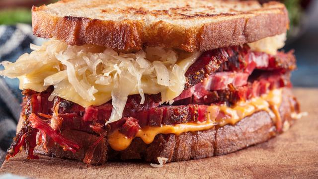 Berbagai Makanan Olahan Bratwurst, Sosis Khas Jerman yang Wajib Dicoba ...