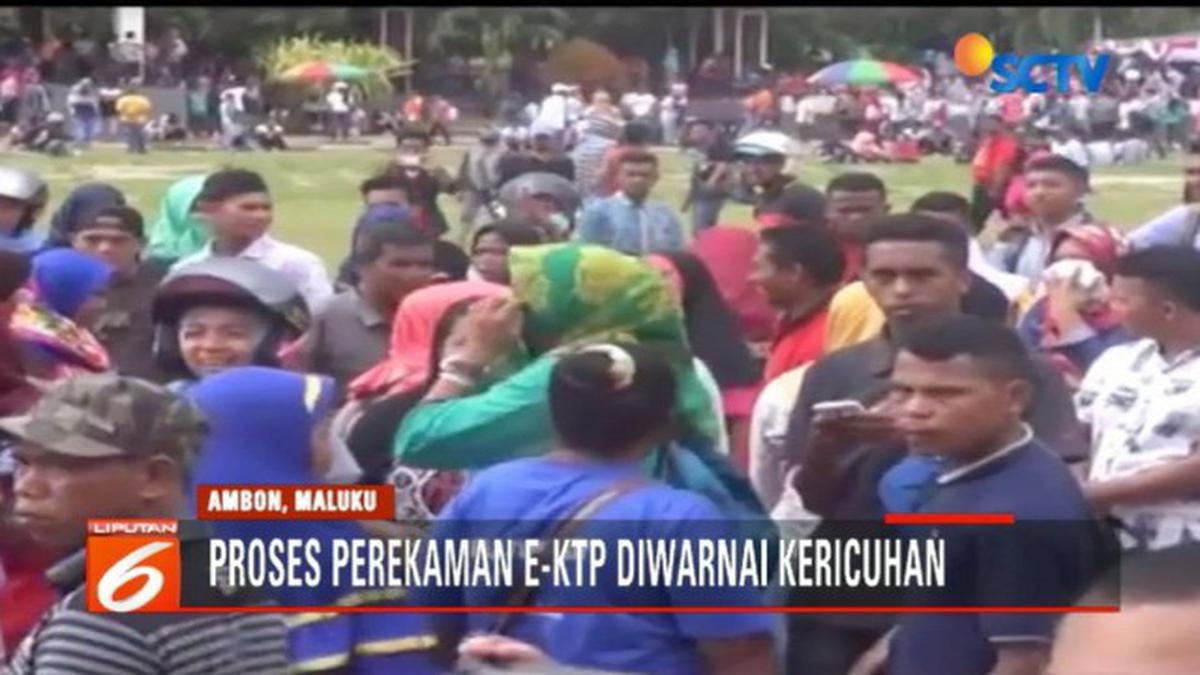 Membludak, Antrean Warga Ambon Bikin E-KTP Ricuh - News Liputan6.com