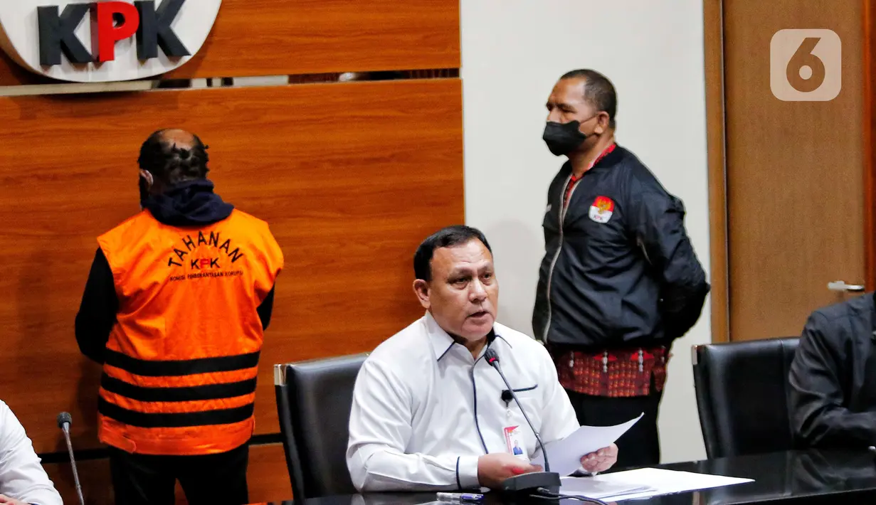 Sempat Buron, Bupati nonaktif Mamberamo Tengah Ricky Ham Pagawak Resmi Huni Rutan KPK - Foto ...