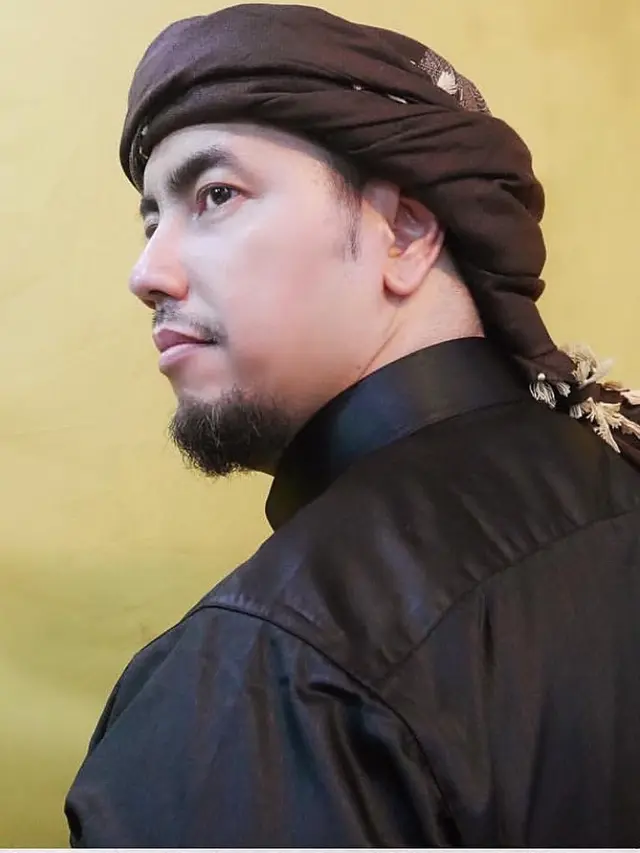 Axel Djody Putra Ayu Azhari Dipukul Pria Tak Dikenal, Tangan Luka ...