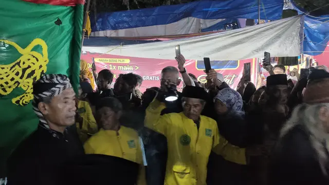 Tradisi Panjang Jimat Pada Malam Peringatan Maulid Nabi Muhammad SAW di Keraton Kanoman Cirebon ...