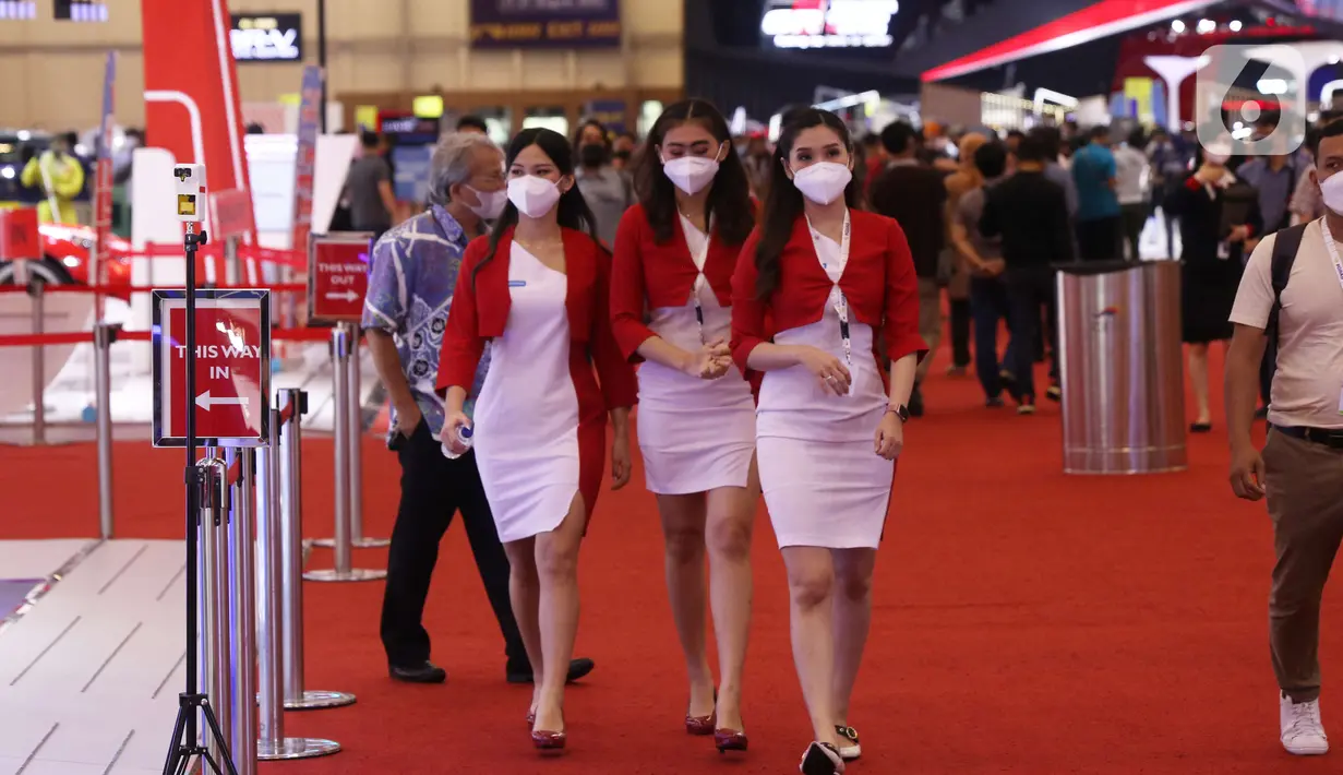 FOTO: Gaya Para SPG yang Curi Perhatian Pengunjung GIIAS 2021 - Foto ...