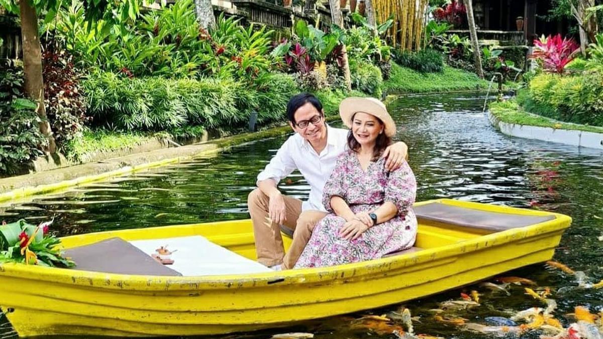 10 Potret Kemesraan Addie MS dan Memes 39 Tahun Bersama