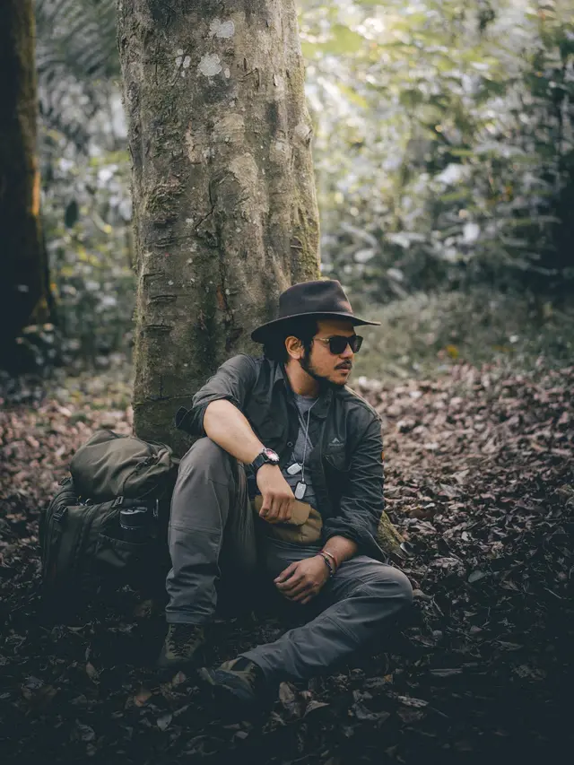 7 Gaya Ramon Y Tungka Tampil Keren Saat Berpetualang di Alam - Surabaya ...