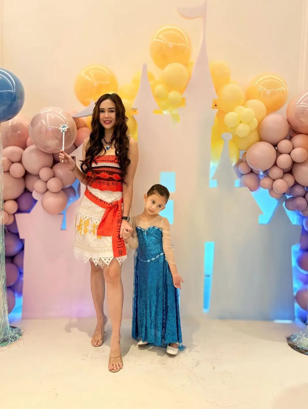 8 Gaya Artis Antar Anak ke Pesta Ulang Tahun Putri Shandy Aulia Bertema ...