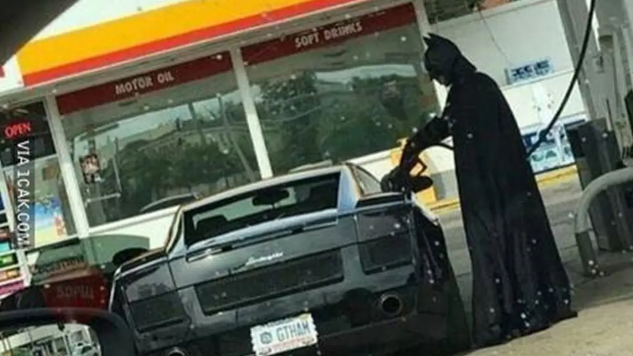 6 Kelakuan Nyeleneh Orang di Pom Bensin Ini Bikin Tepuk Jidat - Hot Liputan6.com