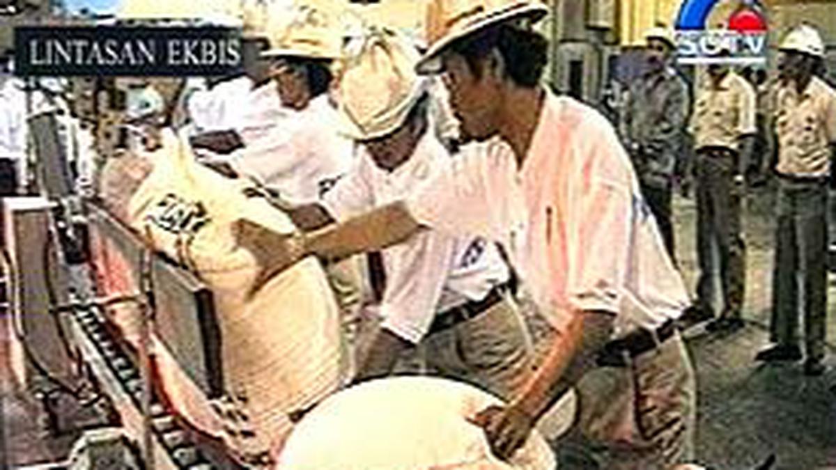 PT Pusri Operasi Pasar di Cirebon - News Liputan6.com
