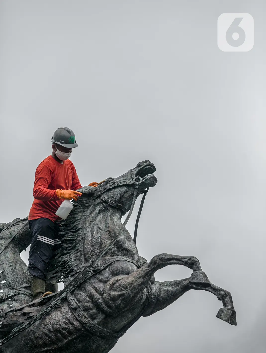 FOTO: Perawatan Patung Kuda Arjuna Wijaya - Foto Liputan6.com