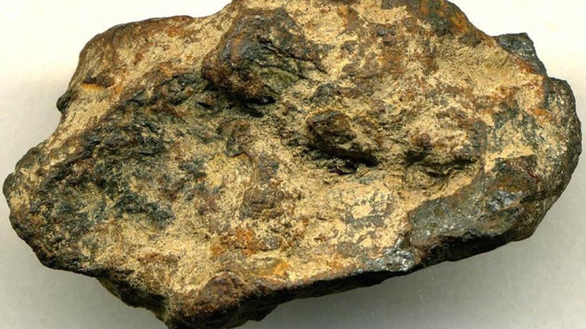 Batu Aneh Ditemukan Usai Fenomena Langit Michigan, Meteorit? - Global ...