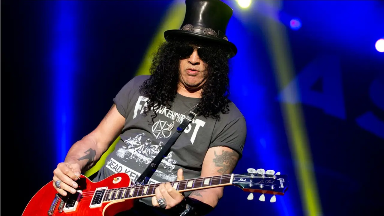 Koleksi Angry Birds dan Stop Merokok, 5 Fakta Unik Slash Gitaris Guns N ...