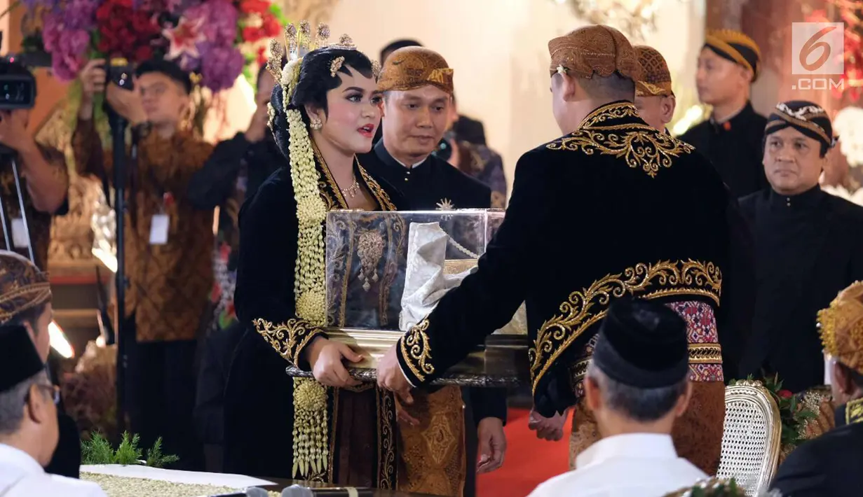 PHOTO: Momen Akad Nikah Kahiyang Ayu dan Bobby Nasution - Foto Liputan6.com