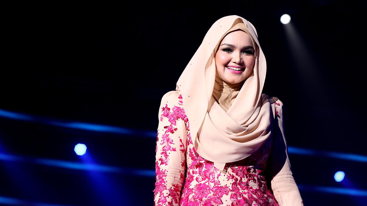 Merdunya Suara Siti Nurhaliza di Konser Raya 21 Indosiar - Entertainment Fimela.com