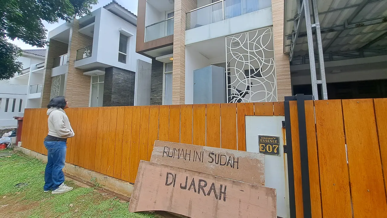 Rumah Nafa Urbach Berantakan Digeruduk Massa, di Pagar Ada Tulisan 'Rumah Ini Sudah Dijarah ...