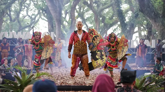 Banyuwangi Batik Festival Pamerkan Beragam Desain Motif Jenon di Hutan ...