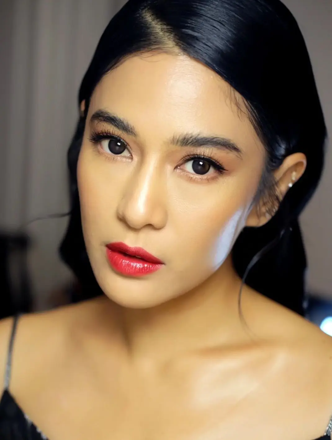 Unggah Foto Jadul dengan Alis Segaris, Penampilan Dian Sastro Jadi ...