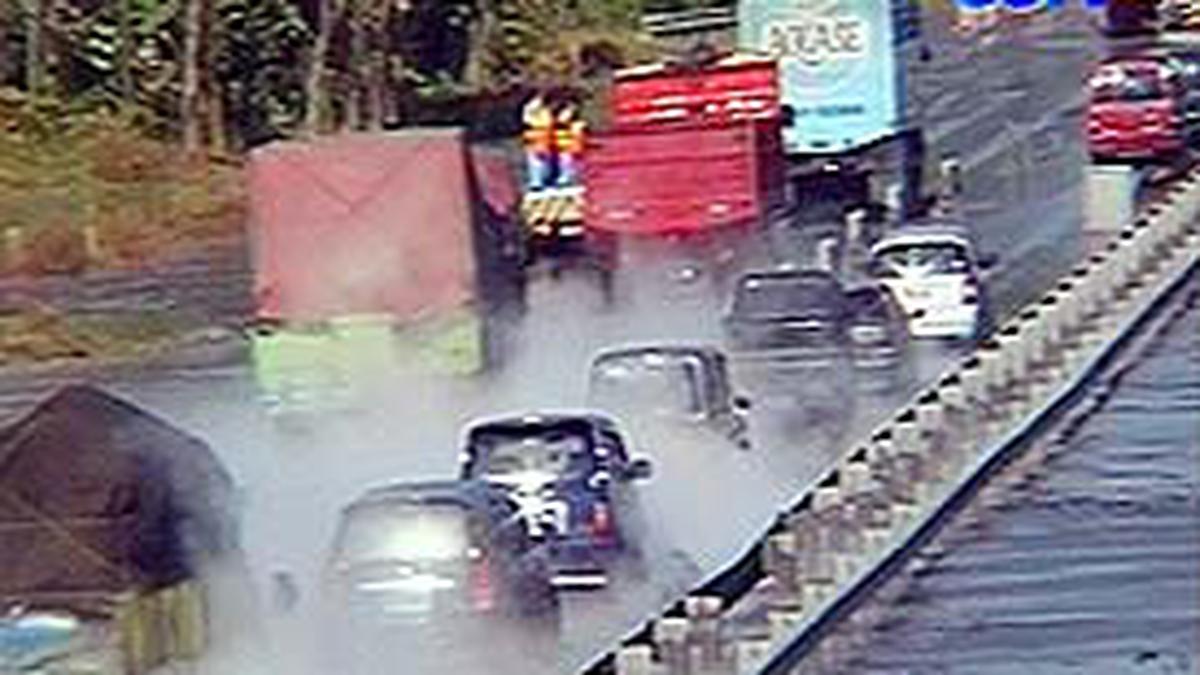 Jalan Tol Surabaya-Gempol Tertutup Lumpur - News Liputan6.com