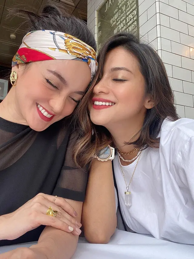 7 Potret Kebersamaan Ririn Ekawati dan Rini Yulianti, Sering Dikira ...