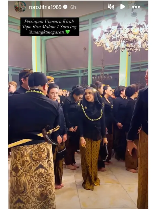 6 Detail Kebaya Brokat Roro Fitria di Peringatan Malam 1 Suro Mangkunegaran Solo - Hot Liputan6.com