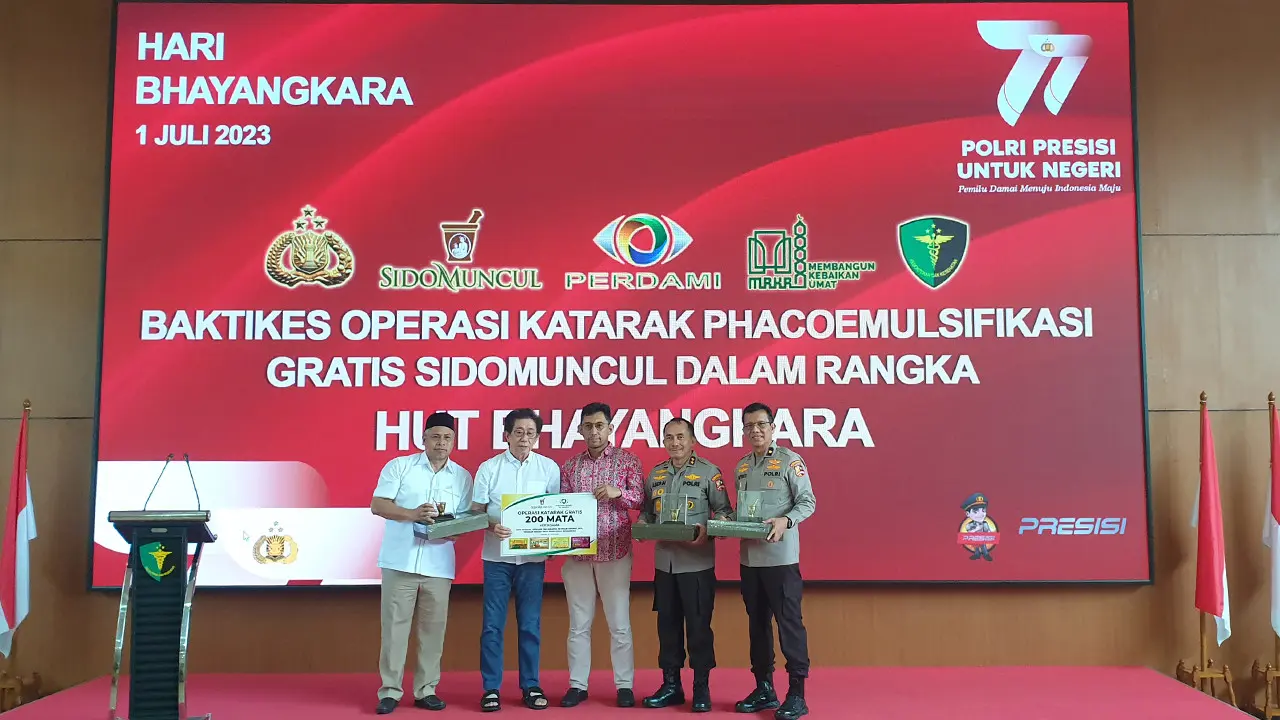 Bantu Warga Melihat Terang, Sido Muncul Bersama Polri Gelar Baksos Operasi Katarak Gratis 200 ...