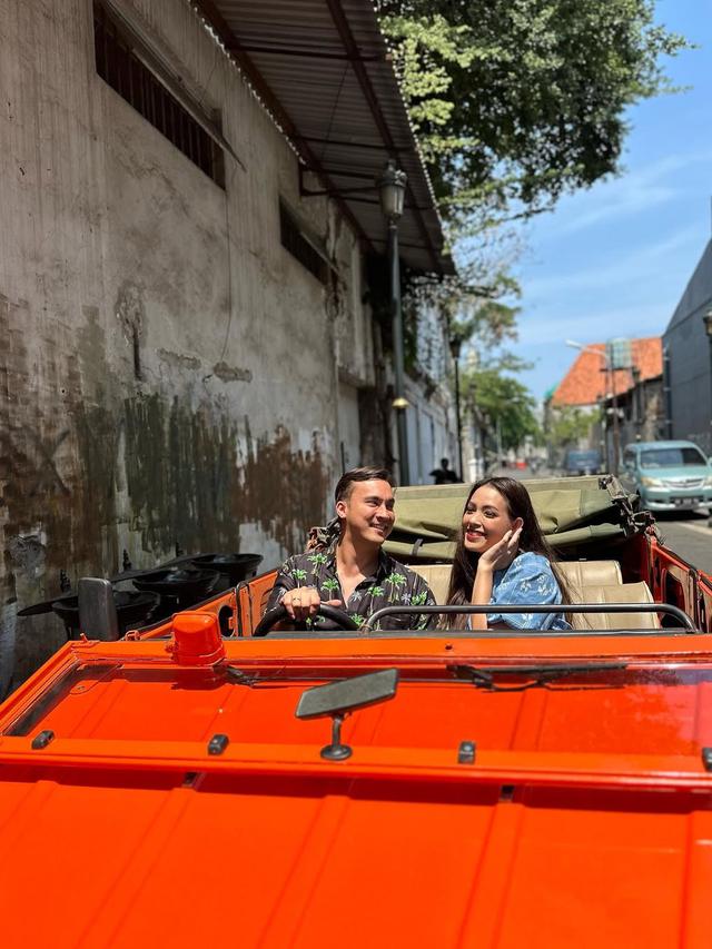 6 Outfit Couple Rendy Kjaernett dan Lady Nayoan, Tampil Gaya Bareng ...