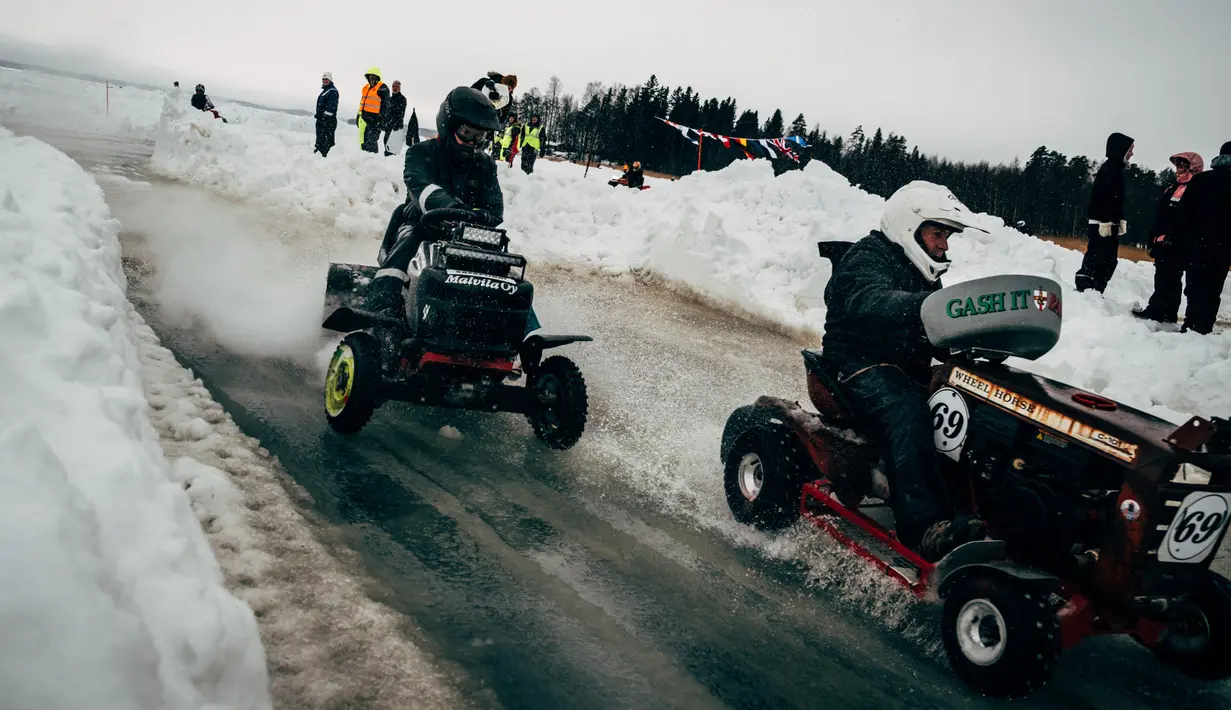 FOTO: Balapan Unik Mesin Pemotong Rumput Ala Finlandia - Foto Liputan6.com