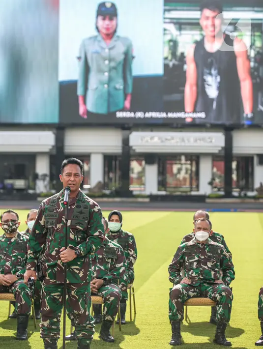 FOTO: Kasad TNI Andika Perkenalkan Identitas Baru Aprilia Manganang ...