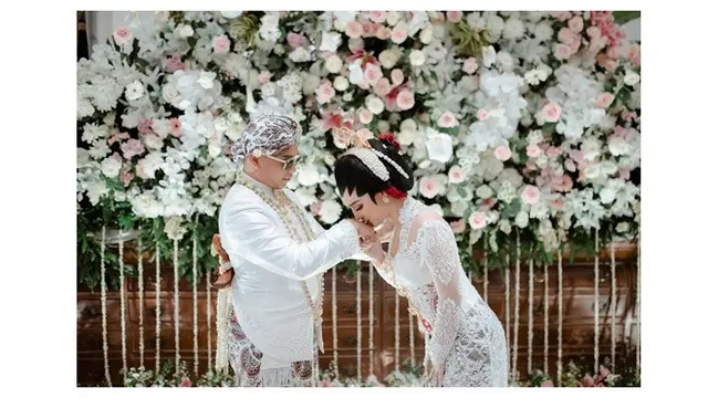 6 Momen Pernikahan Peramal Wirang Birawa dan Umi Kalsum, Mahar Bernilai ...