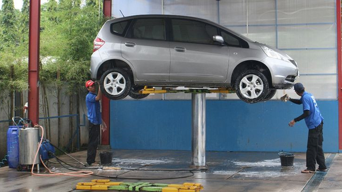 Penyebab Mobil Terjatuh dari Lift Hidraulis Saat Dicuci - Otomotif ...