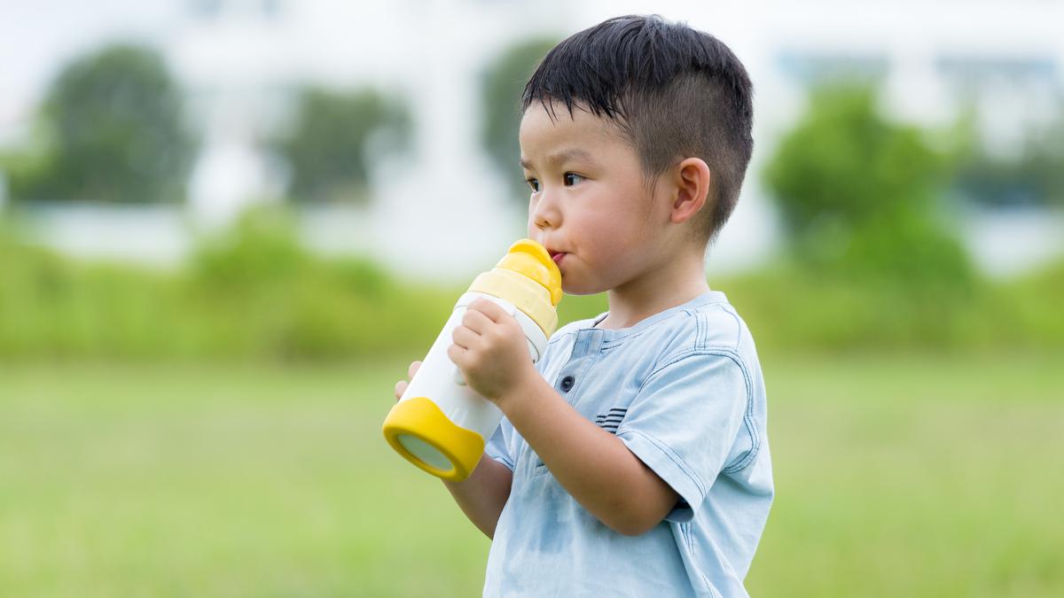 7 Minuman Sehat yang Bisa Dikonsumsi Anak - Parenting Fimela.com