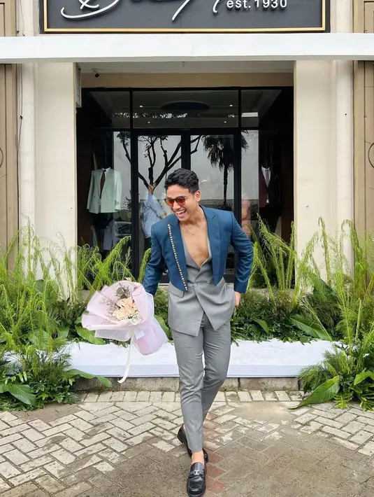 Penampilan Fadly Faisal saat Pakai Jas, Tampil Elegan dan Menawan ...
