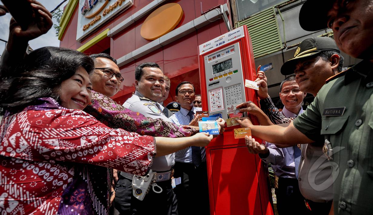 Parkir Meter di Boulevard Raya Kelapa Gading Mulai Beroperasi