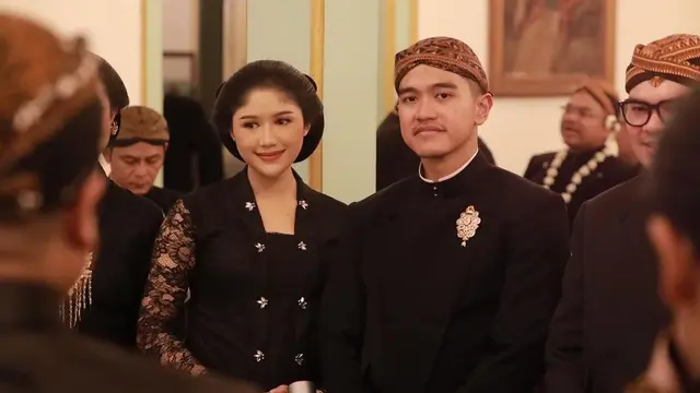 6 Potret Kaesang Pangarep Rayakan 1 Suro di Puro Mangkunegaran Solo, Pesona Erina Gudono Jadi ...