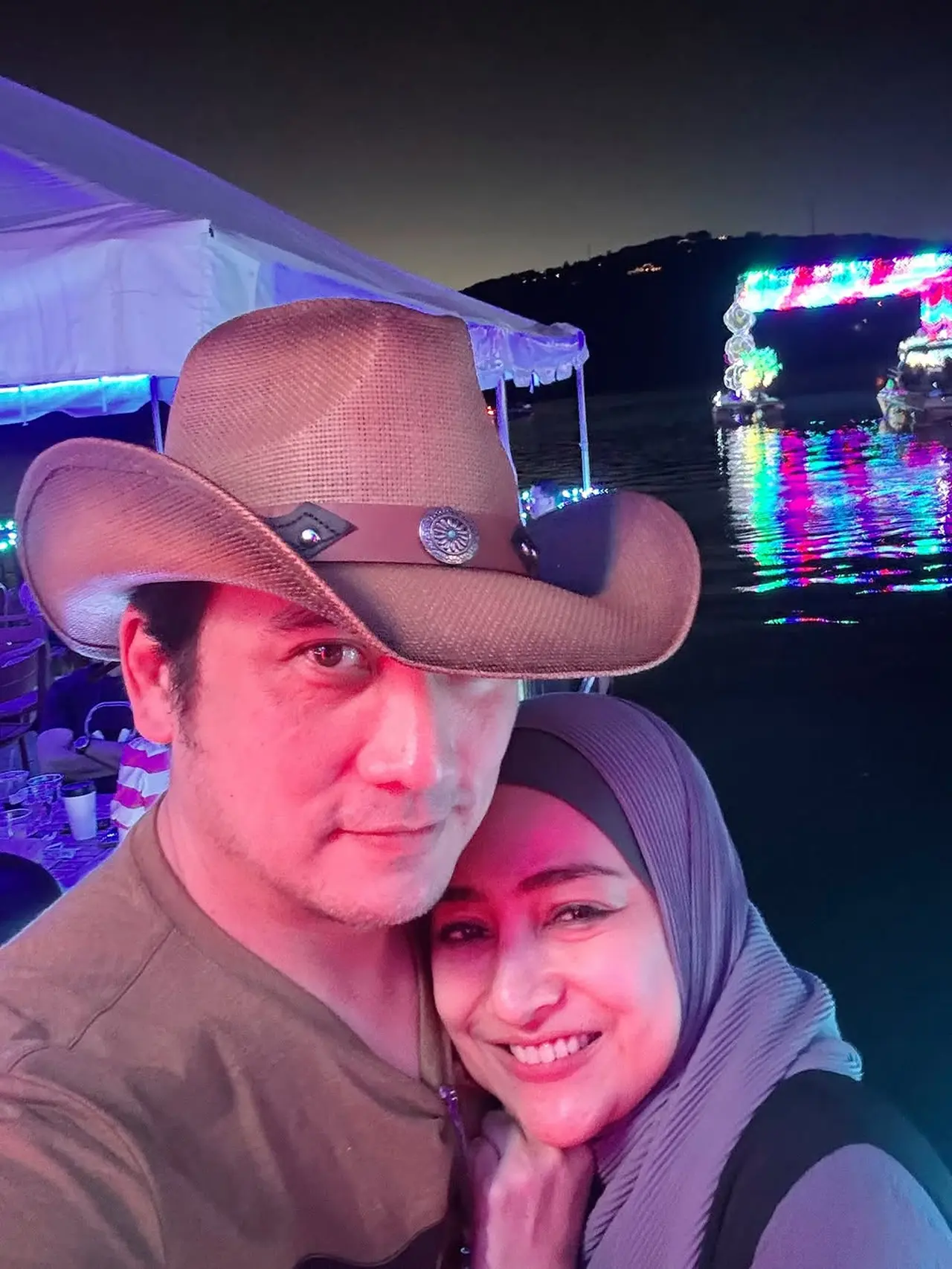 5 Potret Tengku Firmansyah Pakai Topi Cowboy Liburan Keluarga di Texas ...