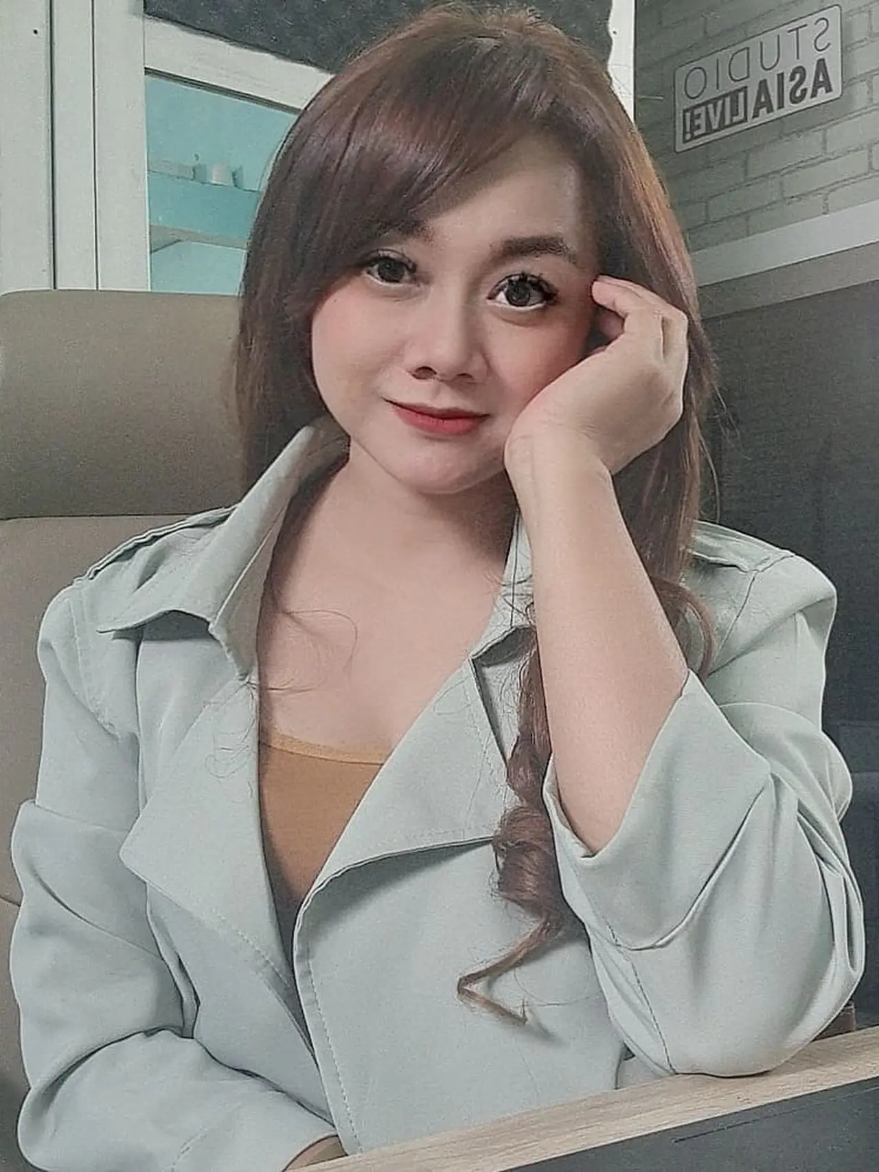 7 Potret Wenty Eri, Tunangan Baru Komedian Adul dengan Gaya Kasual ...