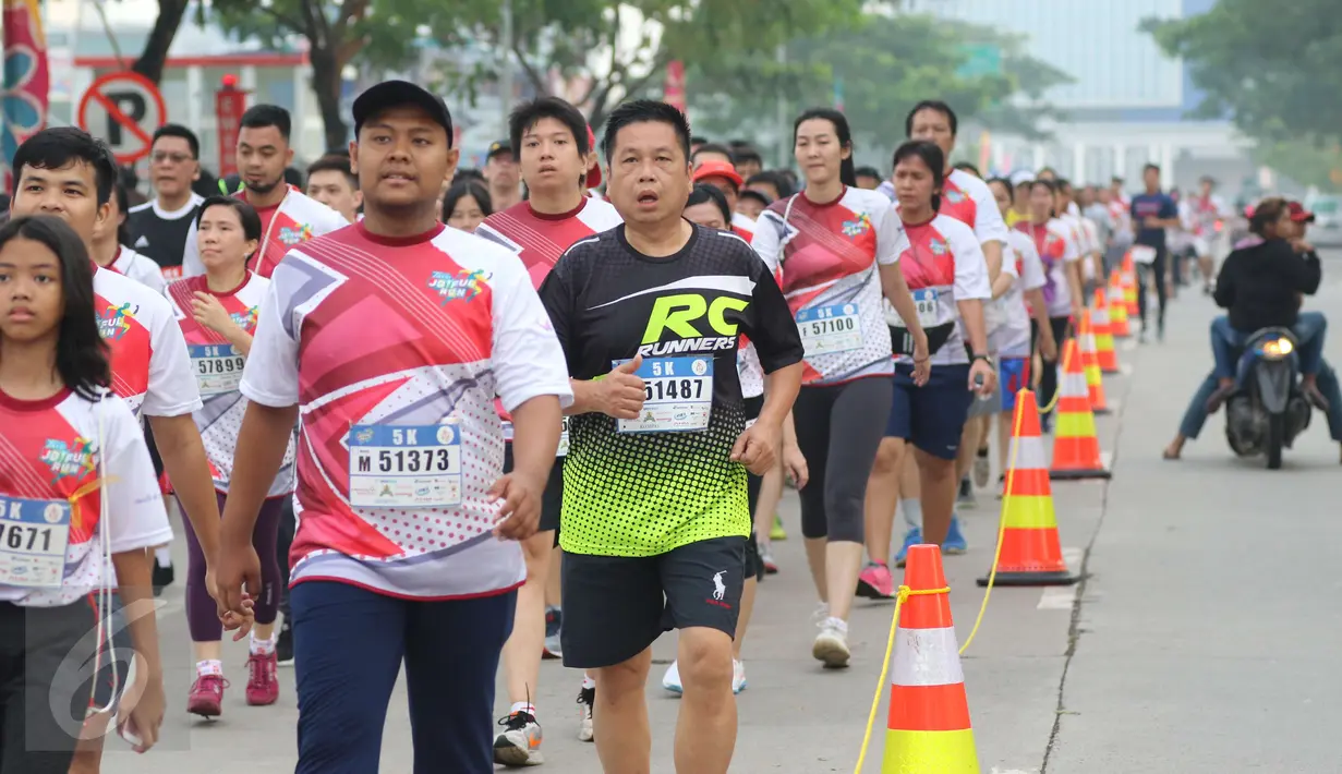 Keseruan Ribuan Peserta Ikuti Lomba Joyful Run 2017 - Foto Liputan6.com