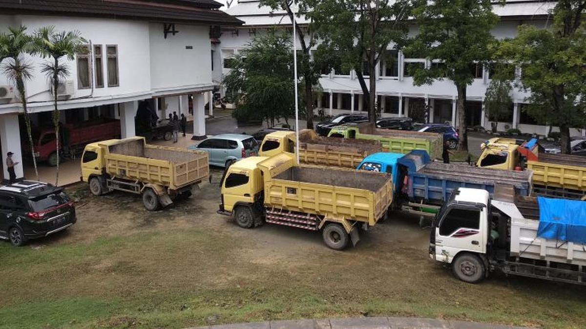Solar Disedot Mobil Tambang, Ribuan Truk Terancam Ditarik Leasing