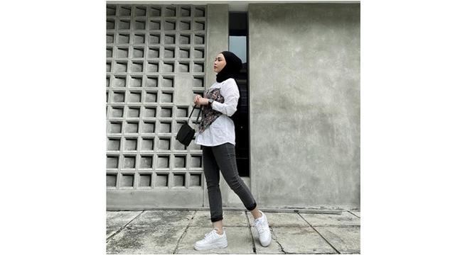 6 Potret Indah Ningtyas Istri Komika Rigen yang Jarang Tersorot ...
