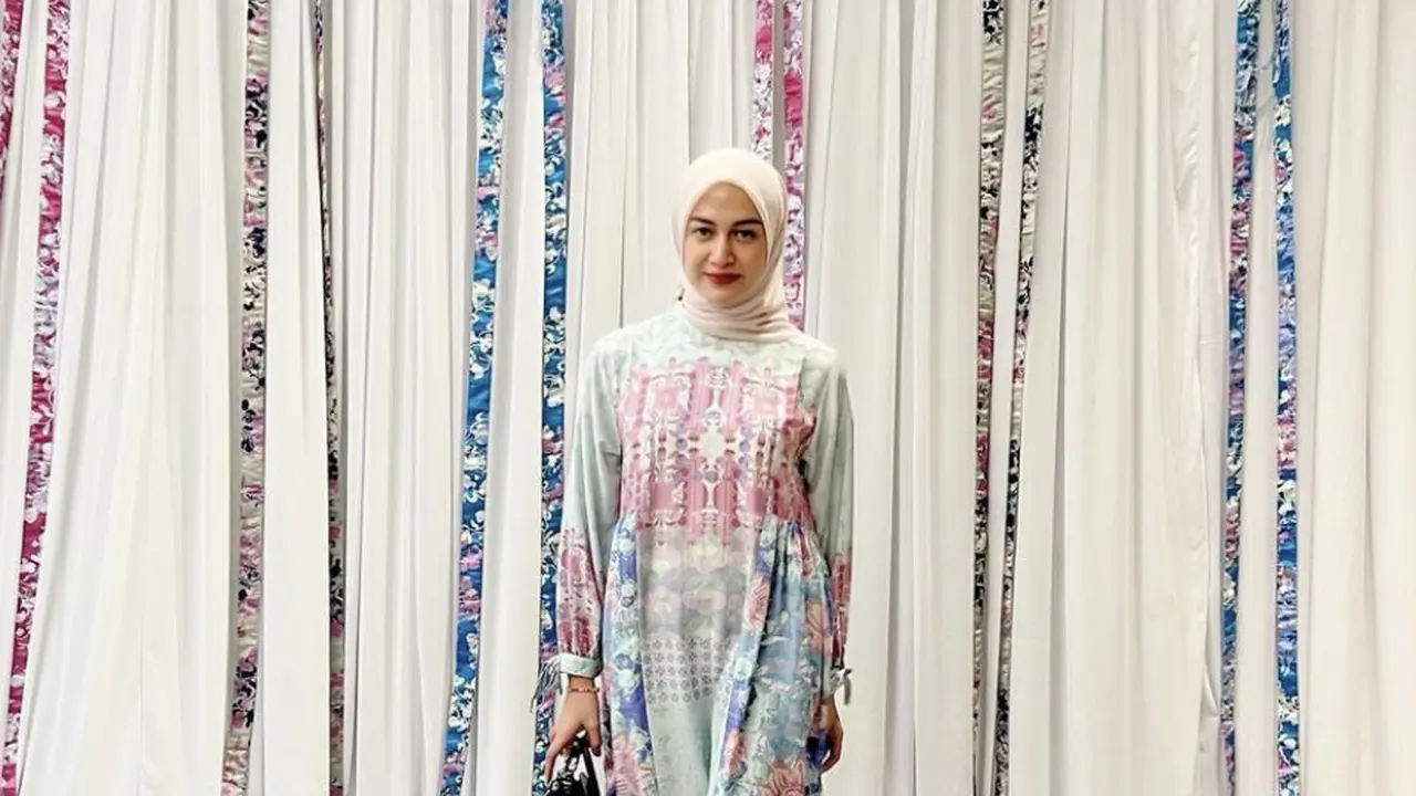 5 Model Gamis ala Artis Terbaru, Cocok Dikenakan saat Lebaran ...